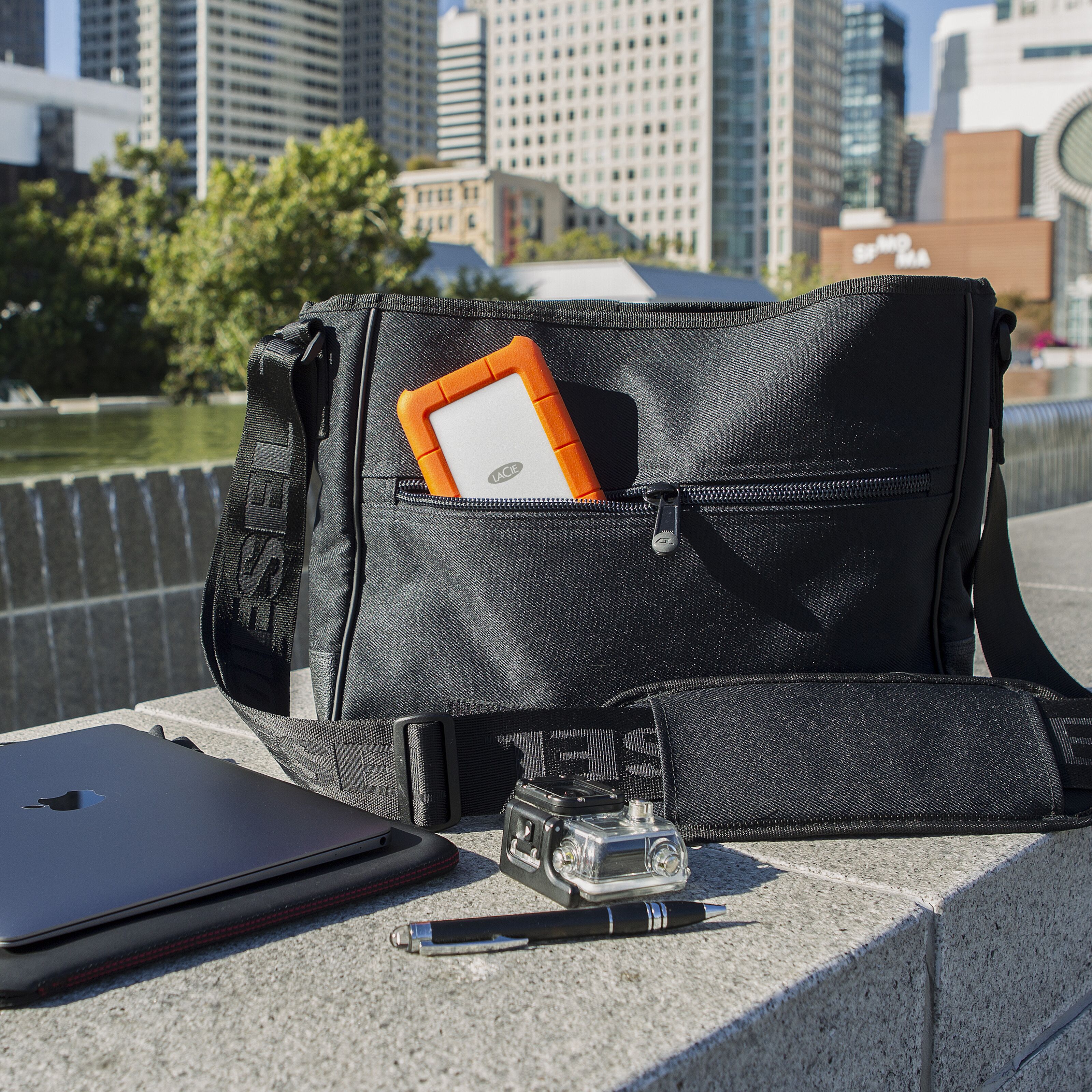 Lacie Rugged Extern Hårddisk 5 TB - Externa hårddiskar | Kjell.com