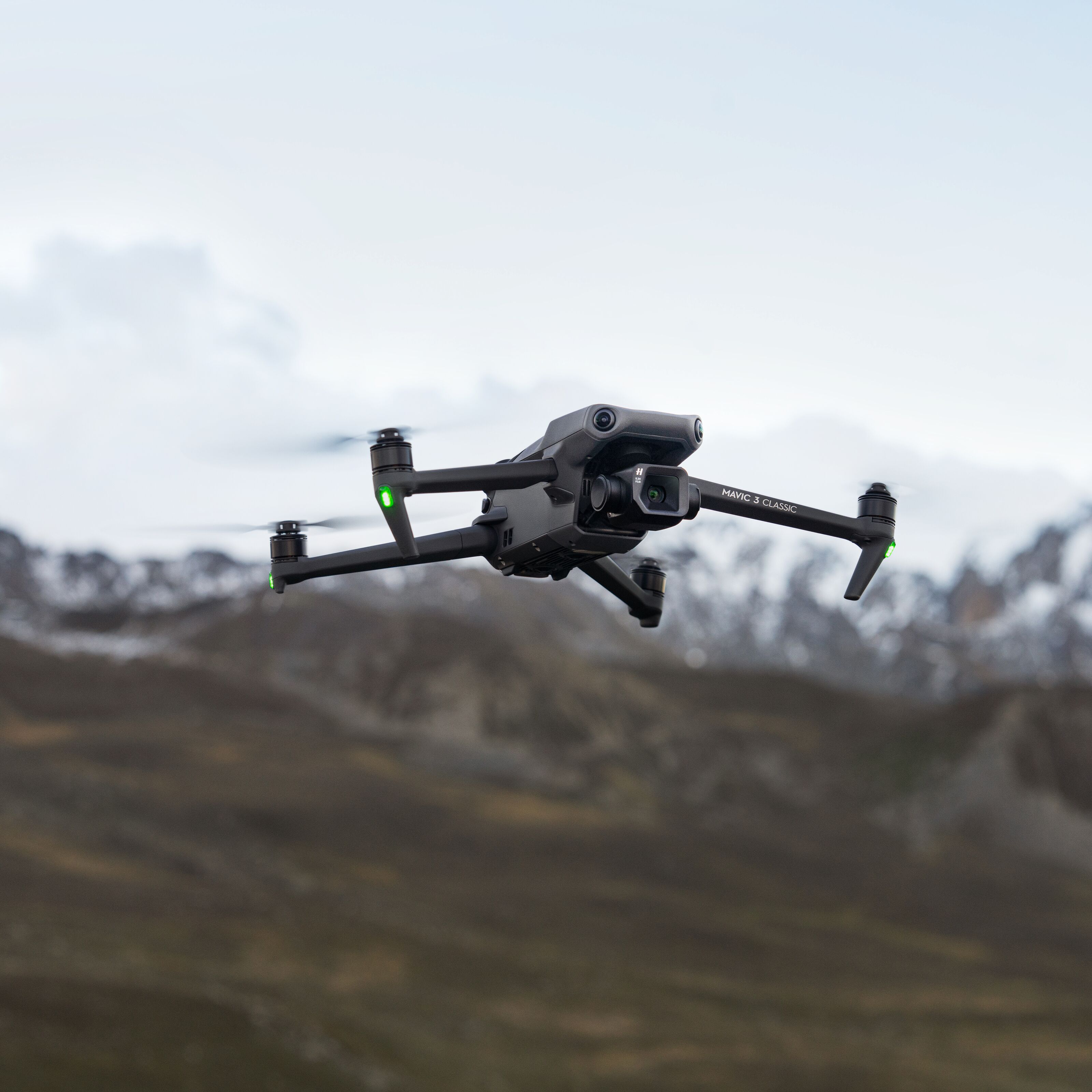 Dji Mavic 3 Classic med Smart Controller - Droner med kamera | Kjell.com